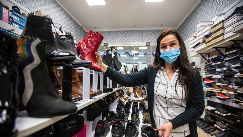 Eltűnt huszonnégyezer dolgozó a boltokból