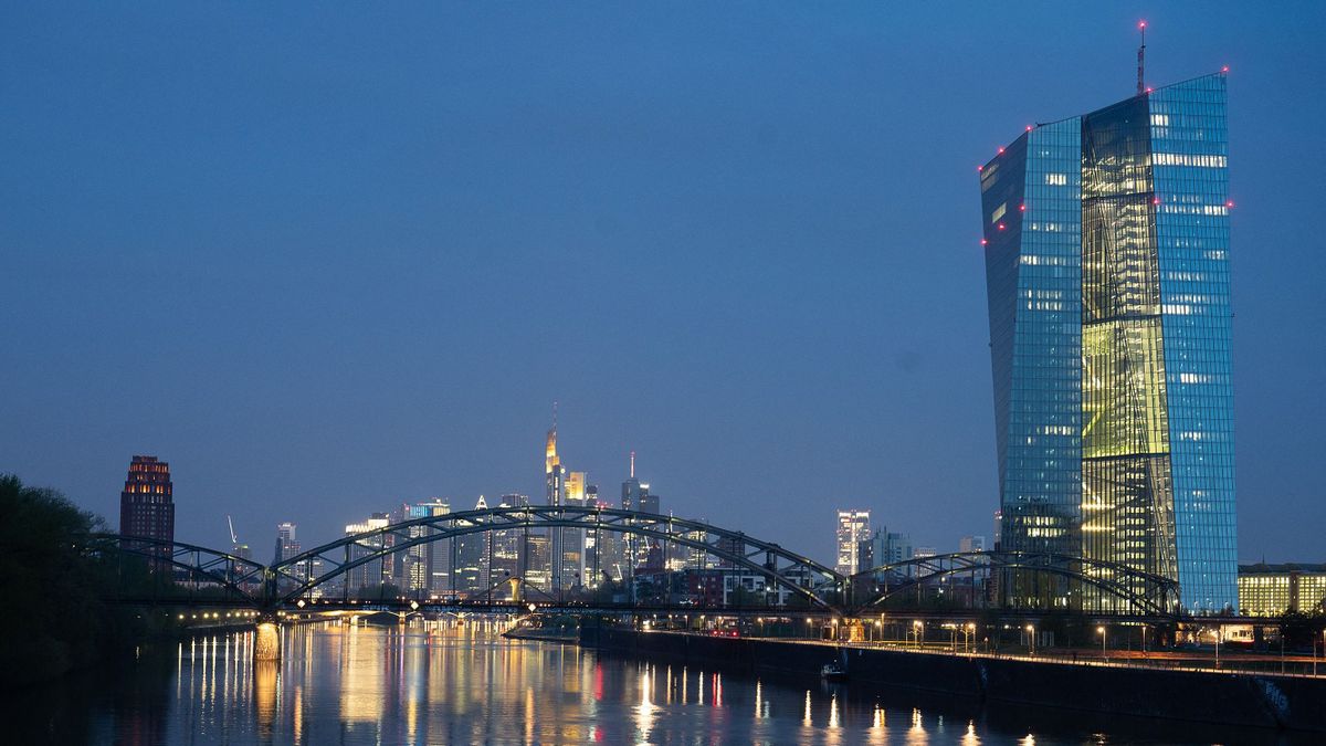 Meglépte az EKB: itt az eurónak a szteroidinjekció - Világgazdaság