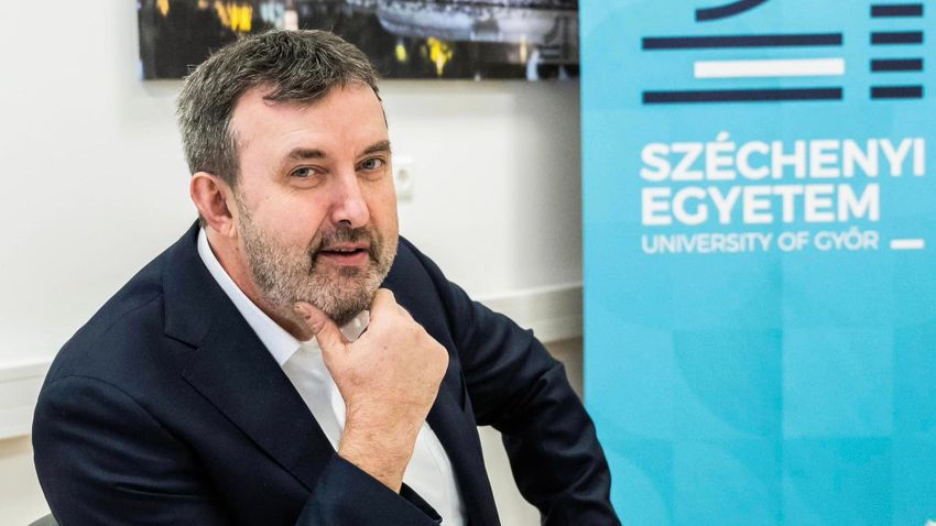 Palkovics László szakállat növesztett és Szijjártó Péternél talált új munkát