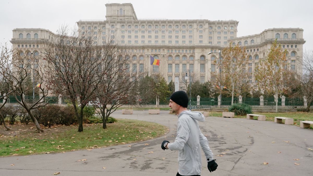 A lej árfolyama: óriási pénzt költött Románia a védelemre - Világgazdaság