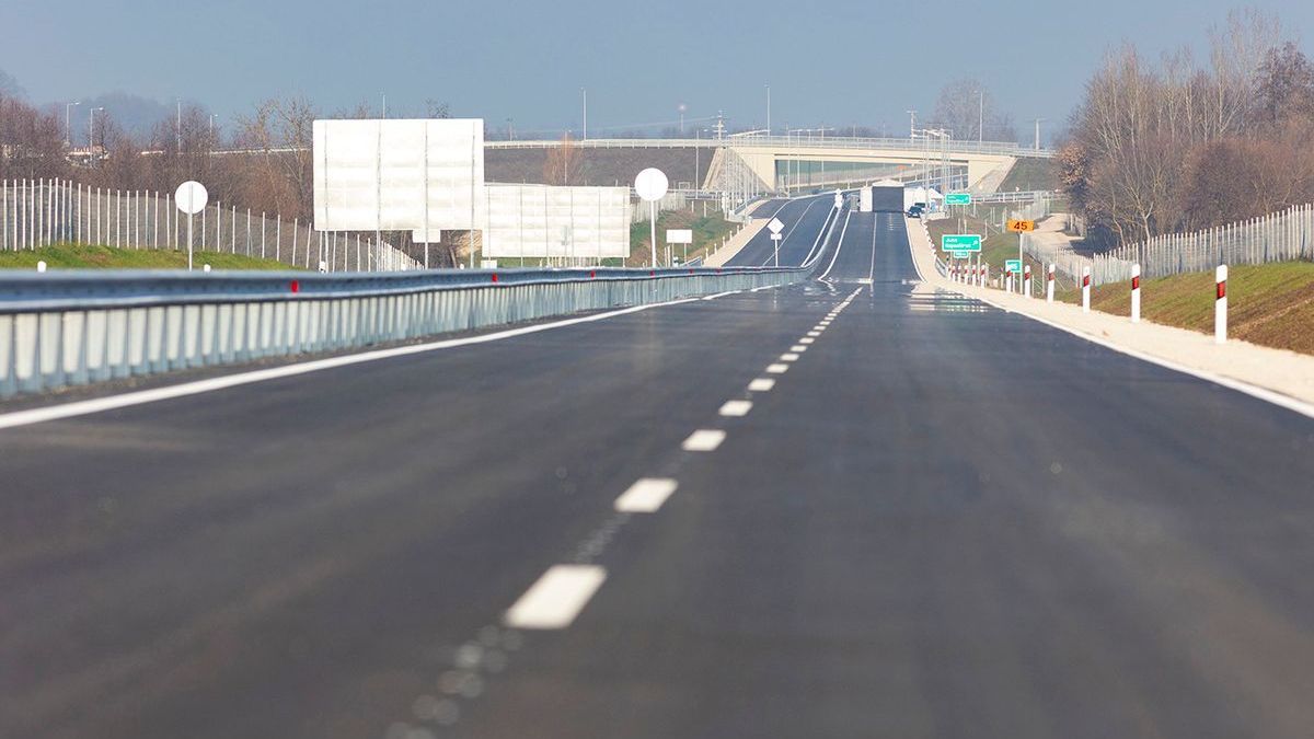M9-es autópálya: fontos bejelentést tett Lázár, aki újra leporolta a ...